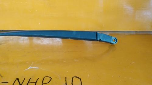 Toyota Aqua NHP10 Wiper Arm with blade | Kuruma