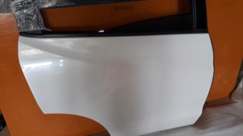 Honda Vezel RU3 Rear Door RHS | Kuruma