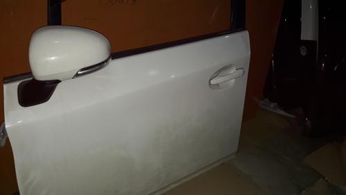 Toyota Prius ZVW30 LHS Front Door With Side Mirror | Kuruma
